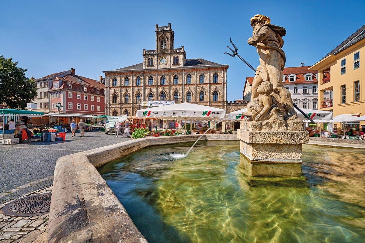 Weimar_Rathaus-Neptunbrunnen | Reisebüro & Bustouristik Lösch